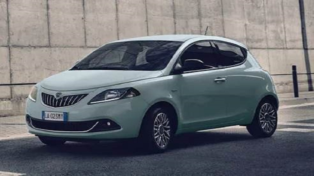 Lancia Ypsilon 2023: torna la versione GPL